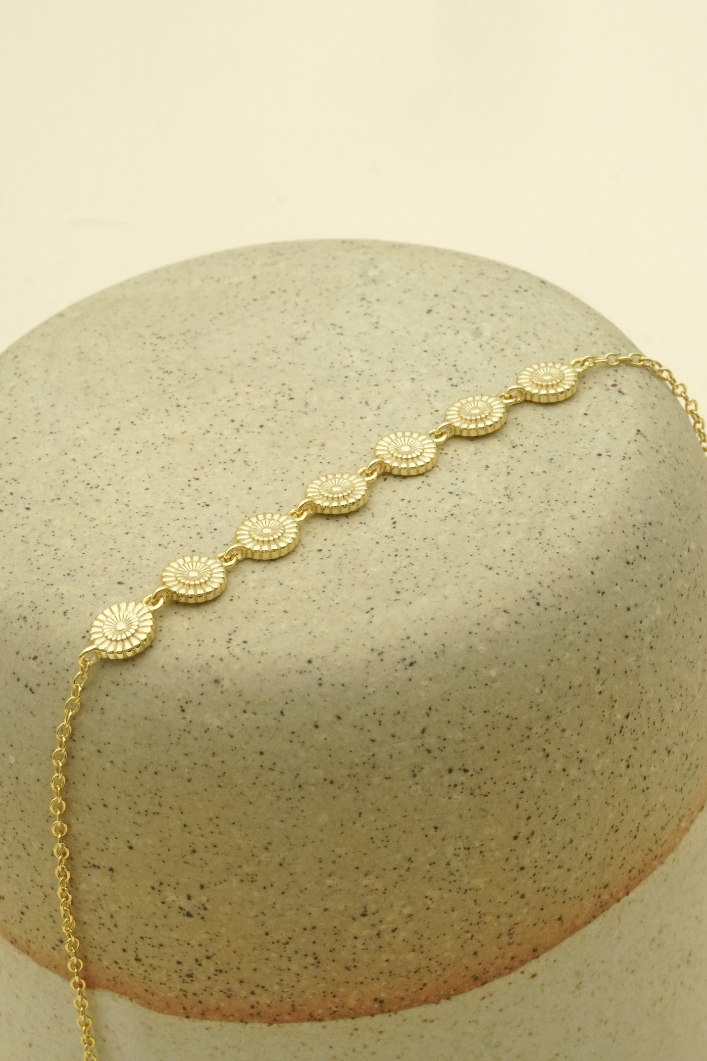 Daisy Chain Bracelet | Gold Floral Bracelet with Daisy Details