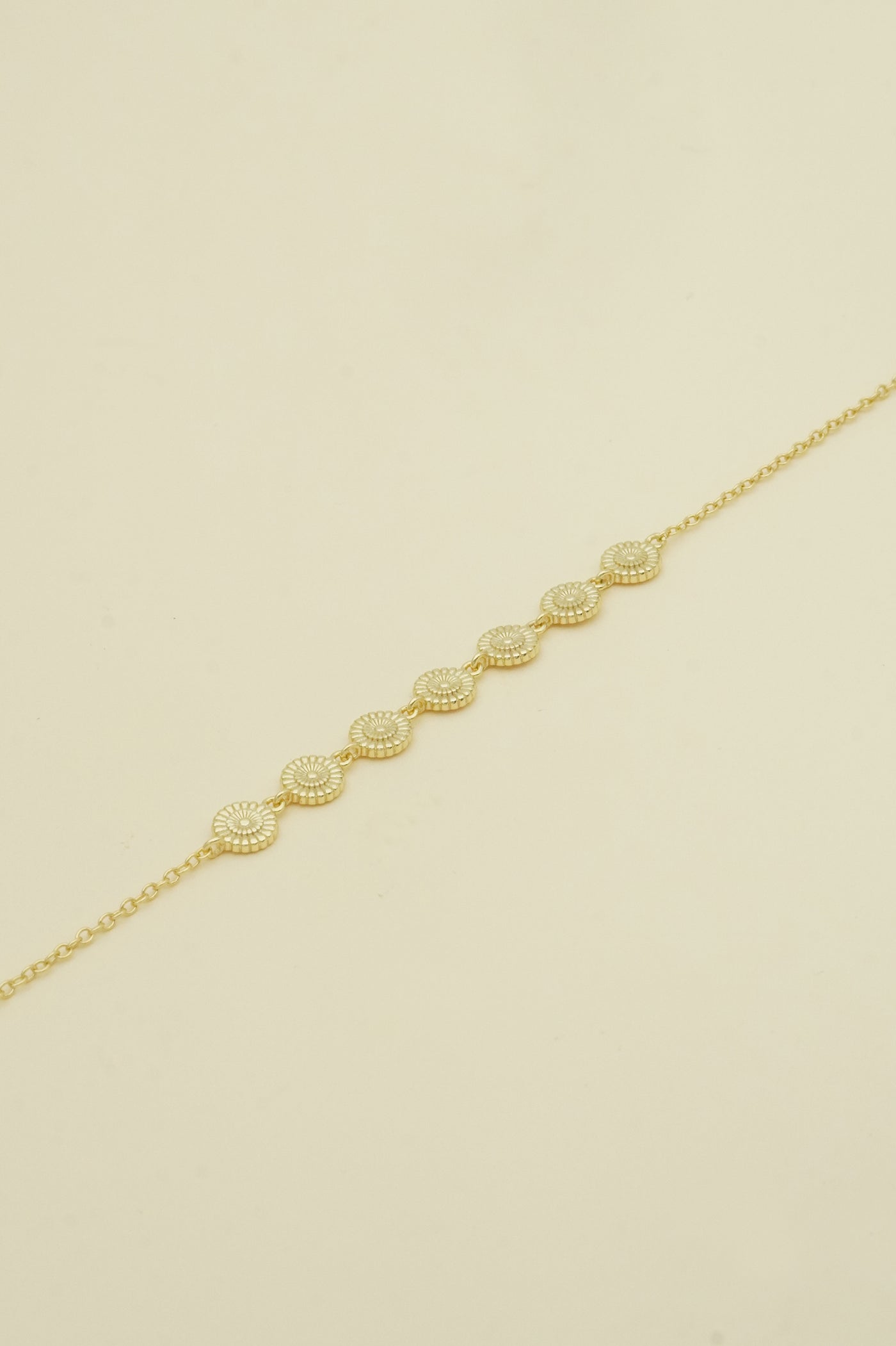 Daisy Chain Bracelet | Gold Floral Bracelet with Daisy Details